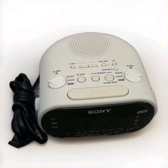 Sony | Wall Decor | Vintage Sony Dream Machine Amfm Dual Alarm White ...